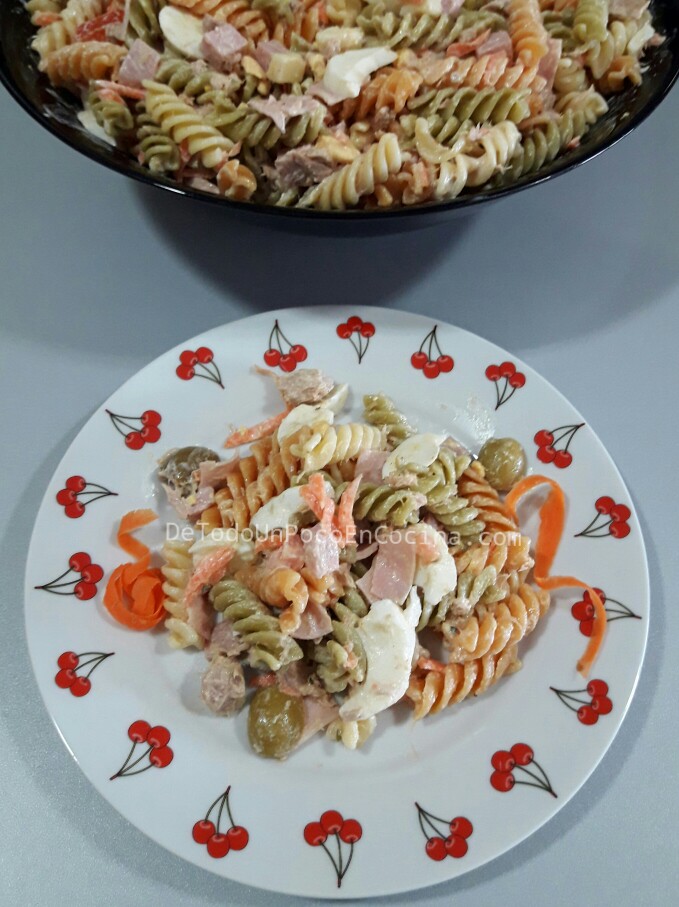 ENSALADA DE PASTA CON SALSA ROSA - DeTodoUnPocoEnCocina.com